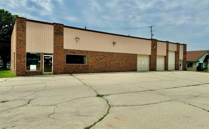 2367 S 108th St, West Allis, WI 53227 | Crexi.com