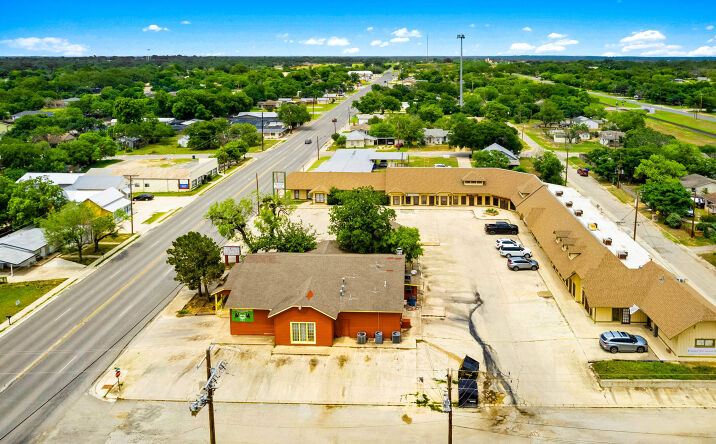 300 N Teel Dr, Devine, TX 78016 | Crexi.com