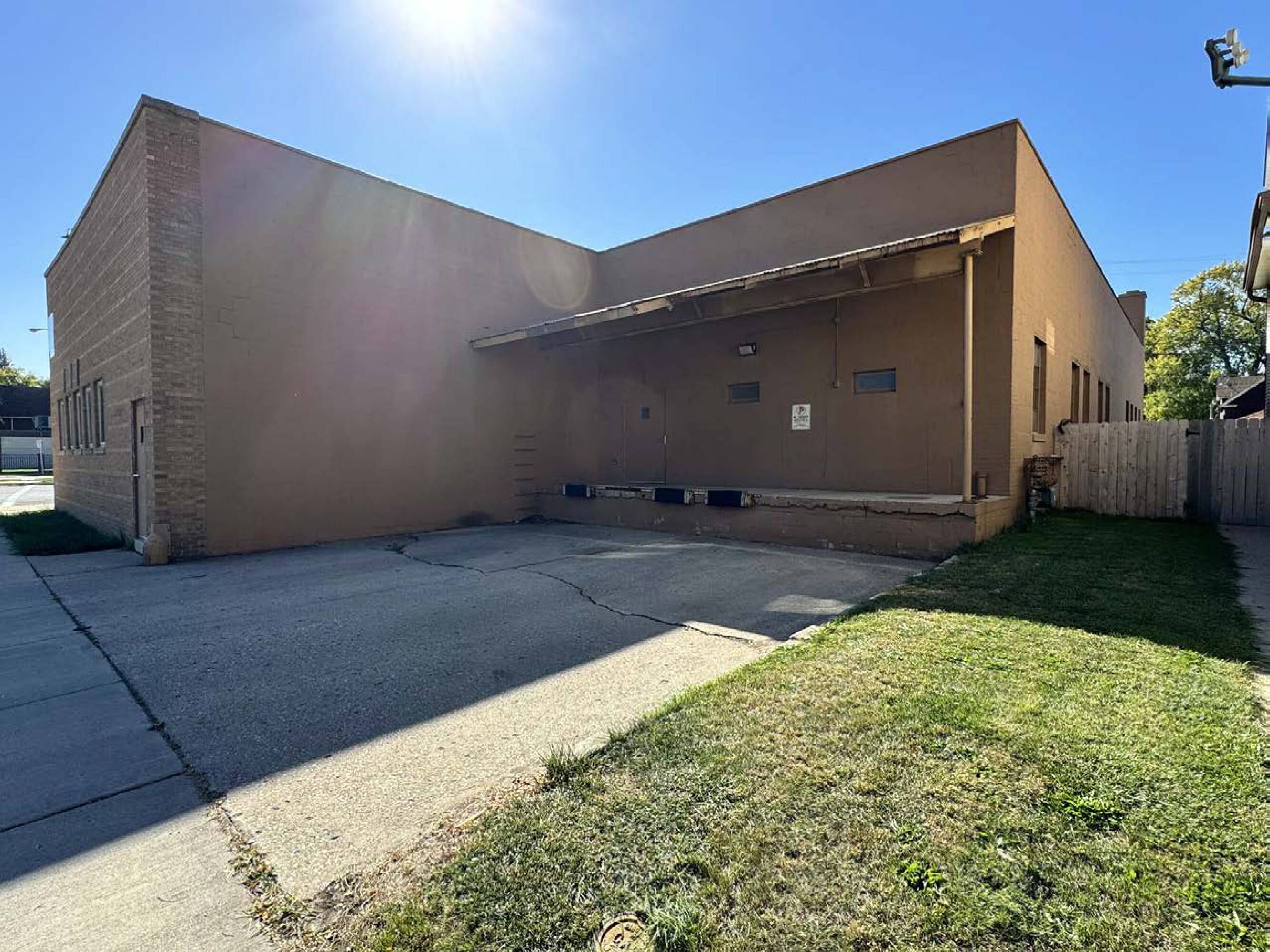 3000 W Forest Home Ave, Milwaukee, WI 53215 | Crexi.com