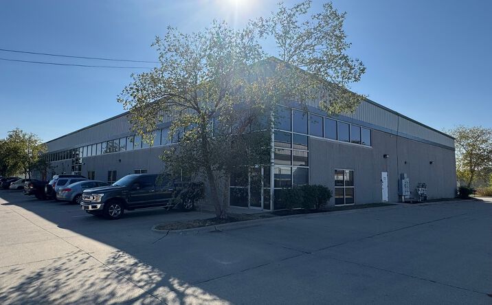 2100 Dixon St, Des Moines, IA 50316 | Crexi.com