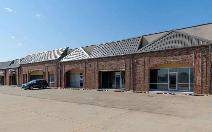 5460 Main St, Del City, OK 73115 | Crexi.com