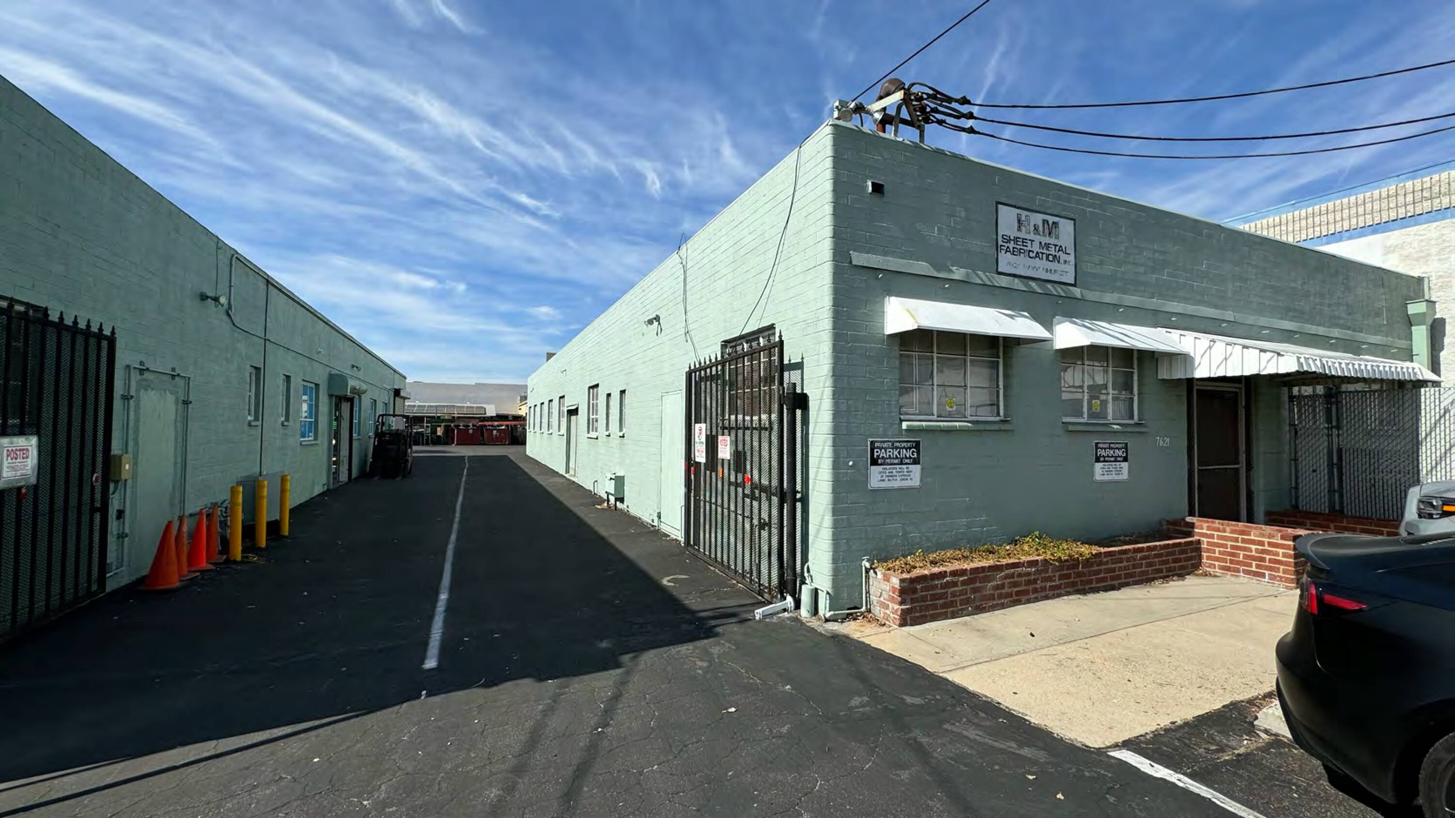 7621 Hayvenhurst Ave, Los Angeles, CA 91406 | Crexi.com