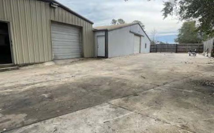 192 -194 Magic Oaks Drive, Houston, TX 77388 | Crexi.com