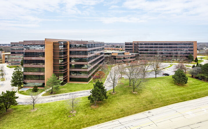 4 Overlook Point, Lincolnshire, IL 60069 | Crexi.com