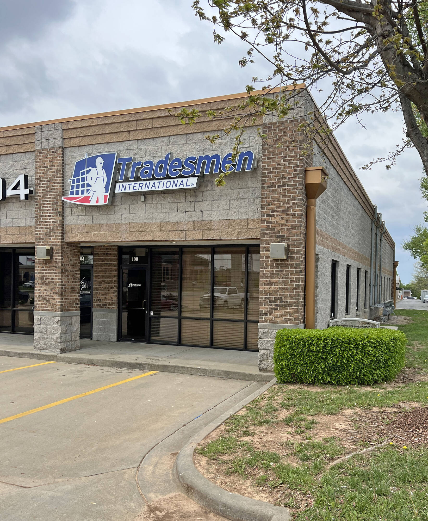 4121 S Fremont, Suite 100, Springfield, MO 65804 | Crexi.com