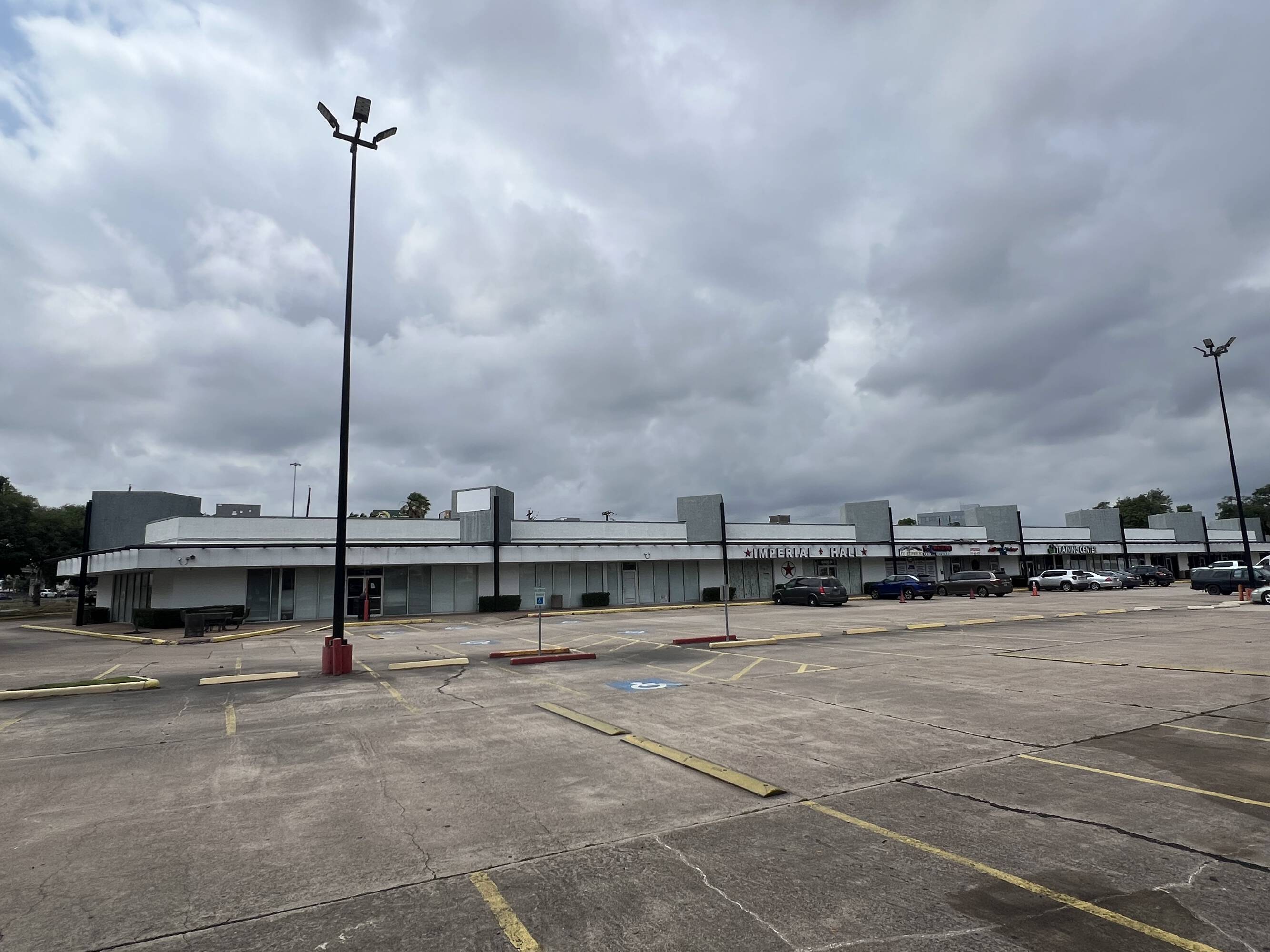 6400 Southwest Fwy, Houston, TX 77074 | Crexi.com