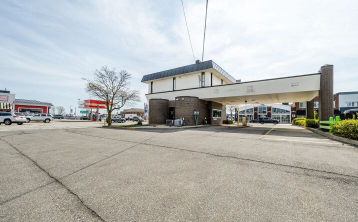 300 Main St, St Joseph, MI 49085 | Crexi.com