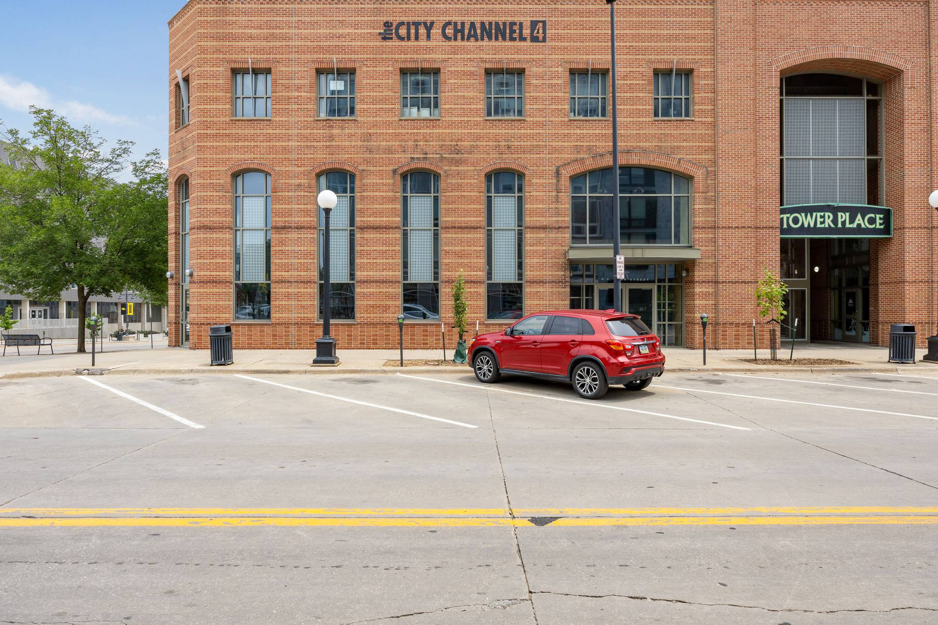 2 S Linn St, Iowa City, IA 52240 | Crexi.com