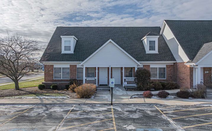 610 Crystal Point Rd, Crystal Lake, IL 60014 | Crexi.com