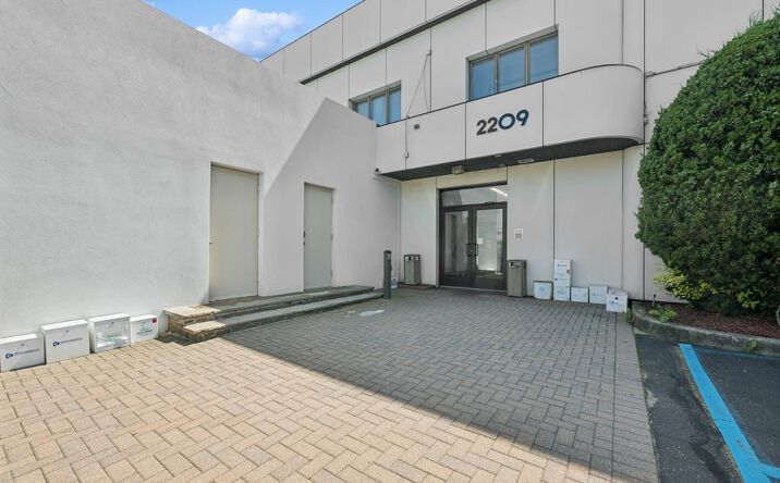 2209 Merrick Rd, Merrick, NY 11566 | Crexi.com